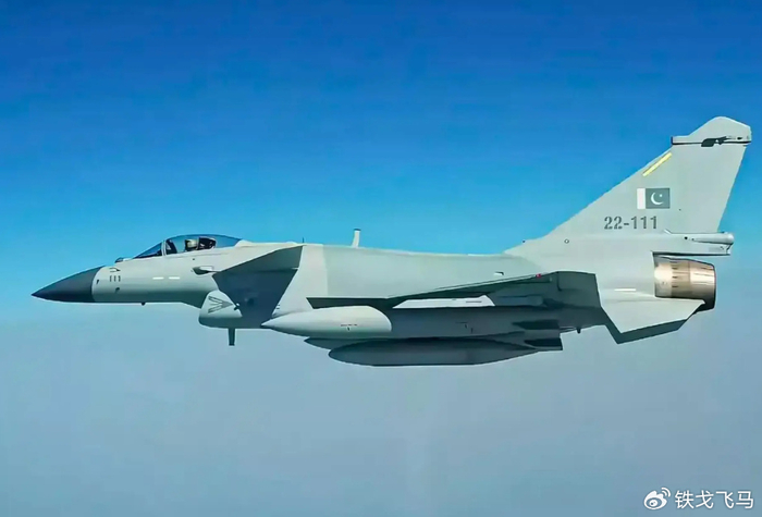 印度的光辉战机有多小？苏30尺寸是其两倍左右，巴铁歼10足以应对