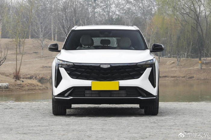 10万级别，标配高通8155芯片+181马力，博越COOL有多卷？