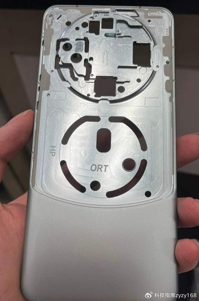 屏下摄像头热潮退散，华为Mate60致敬iPhone15也要上“岛”|摄像头|华为|热潮_新浪新闻