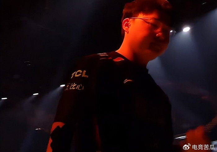 UZI无缘S13，导播单独给特写镜头，赛后哭了，神情让人心疼