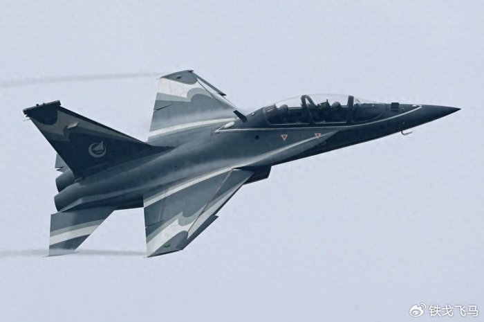 阿联酋：4.4亿买15架L15！歼10C枭龙取代F16