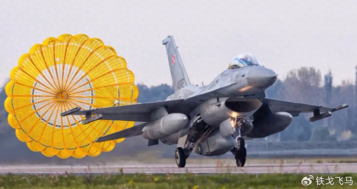 美军刚决定部署中程导弹F16就坠毁，美媒：美军难以守住关岛