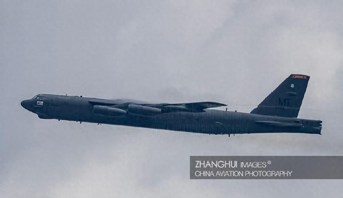 B52发动机起火，美国不担忧，另外7台可继续维持飞行|战略轰炸机|航空发动机|起火_新浪新闻