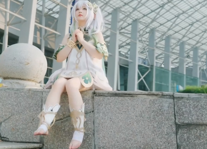 原神草神成二次元萌妹最爱，COS难度超大，身高超过150都不合格？
