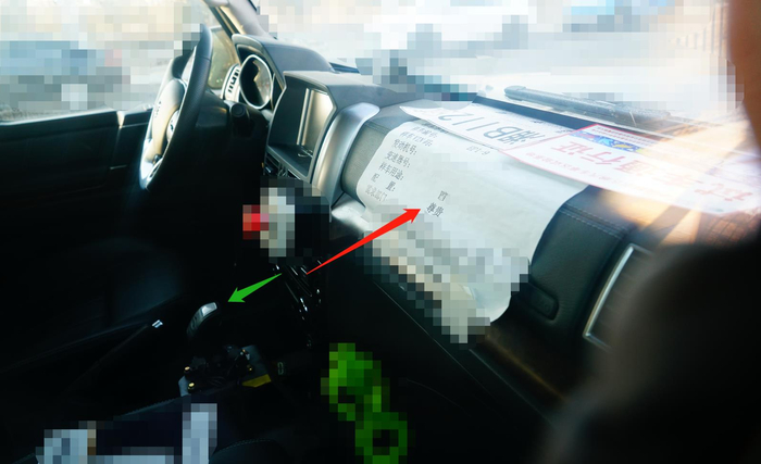 实拍搭载V型6缸3.0TT发动机的北汽BJ80尊贵版测试车