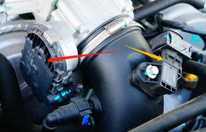 实拍搭载V型6缸3.0TT发动机的北汽BJ80尊贵版测试车