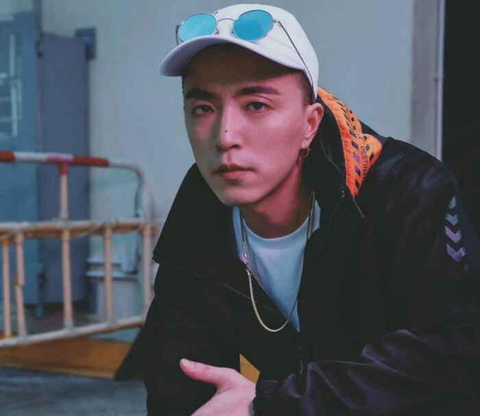 《青你2》导师Jony J有“口臭”？Lisa捂鼻不算啥，蔡徐坤更直接