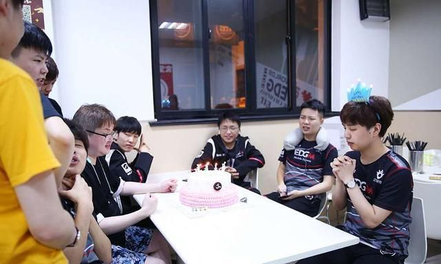 EDGM2-3不敌VG，手握3赛点被逆转