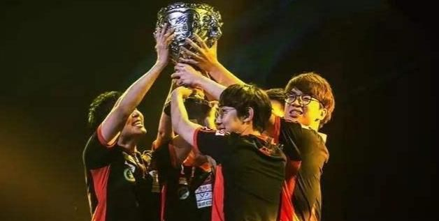 TBQ曝料遭反转，遮羞布被LGD前队长PYL捅破，一番言语过于真实