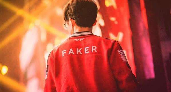 LOL：季中杯FPX不低T1 Faker飞机秀翻全场 玩家：谁说他涝了？