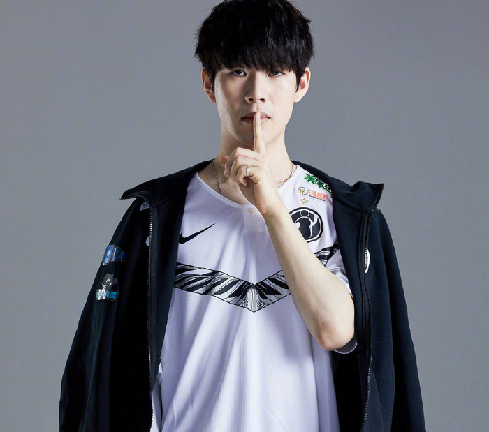 LPL新版选手实力图来了，TheShy成“反向真神”，FPX全队最均衡|选手|反向|战队_新浪新闻