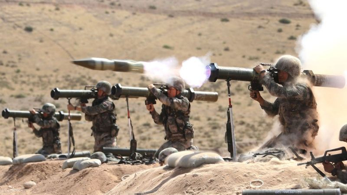 120毫米火箭筒威力顶尖，能反坦克能清暗堡，99A坦克扛得住吗？