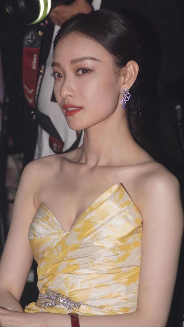 女明星的高清生图,赵丽颖五官很标致,景甜这皮肤真的天生丽质