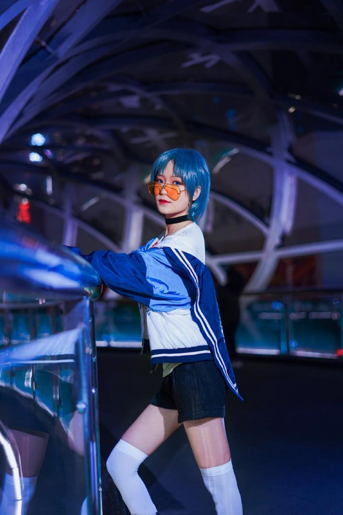 美少女战士水野亚美cos，蓝毛黑choker，奶白过膝袜暴露绝对领域