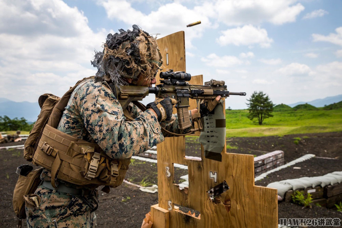 驻日美军实弹射击训练 M27步枪正在成为标配 M4卡宾枪逐渐淡出