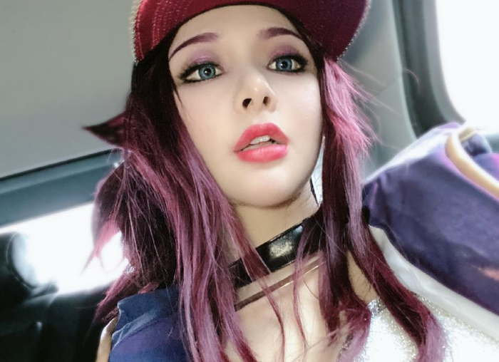 魔王再次营业！最新COS大作KDA阿卡丽，亮点是放出了素颜照