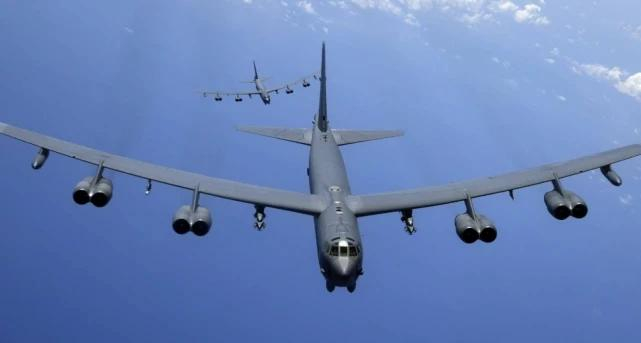 北约30国响起警报，美军B-52轰炸机亮出肌肉，向对手发出信号