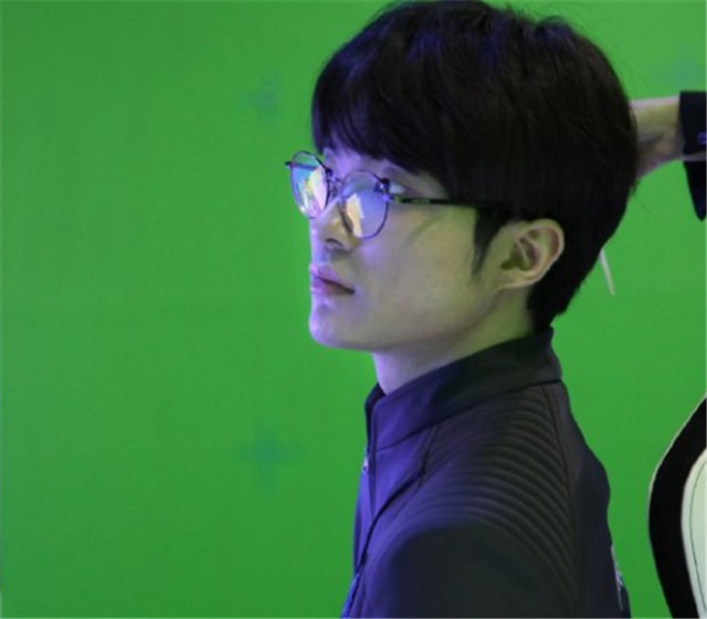 VG教练KkOma宣布离队将返回LCK赛区粉丝：他太心疼输掉的李哥了