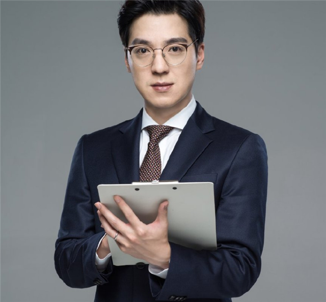 VG教练KkOma宣布离队将返回LCK赛区粉丝：他太心疼输掉的李哥了