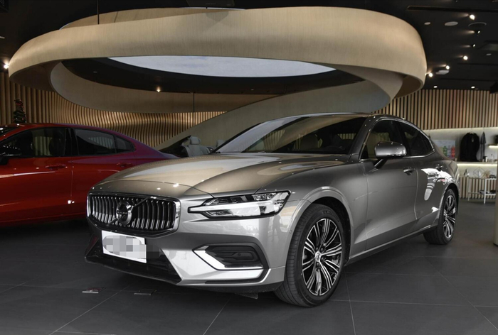 全新沃尔沃S60：2.0T+8AT，落地25万，比A4还帅气