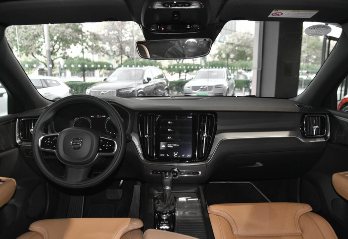 全新沃尔沃S60：2.0T+8AT，落地25万，比A4还帅气