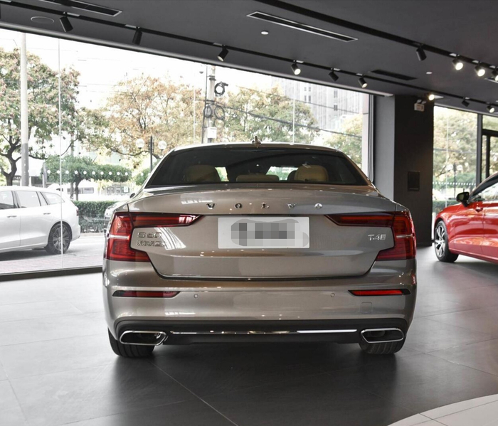 全新沃尔沃S60：2.0T+8AT，落地25万，比A4还帅气