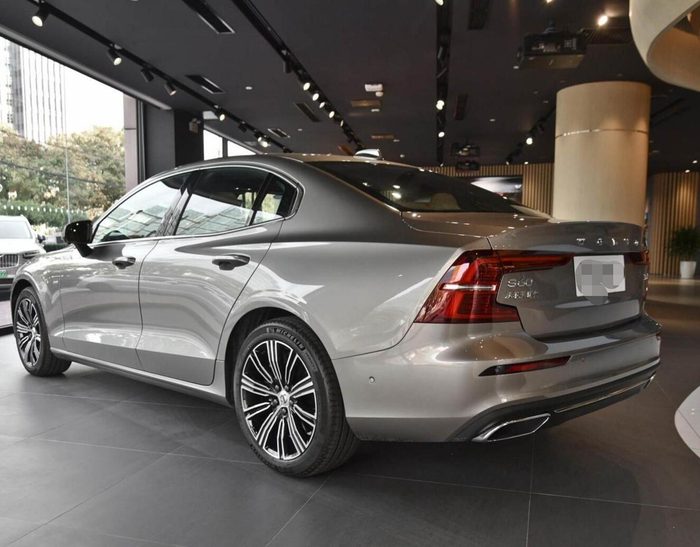 全新沃尔沃S60：2.0T+8AT，落地25万，比A4还帅气