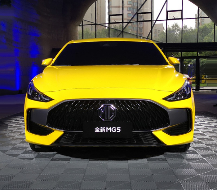 新一代名爵5实车亮相，这外观太犀利了！真正适合年轻人的“菜”
