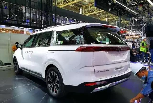 全新进口MPV亮相国内，霸气完胜别克GL8长超5米1，起步200马力