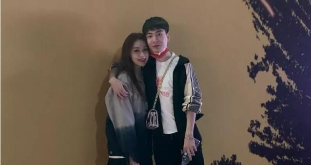 LOL：Langx已开启休假模式,女友秀恩爱合照,网友：好好享受假期