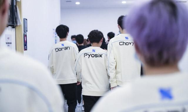 DRX赛前请神!与LPL野王互赠队服!Deft相约Perkz