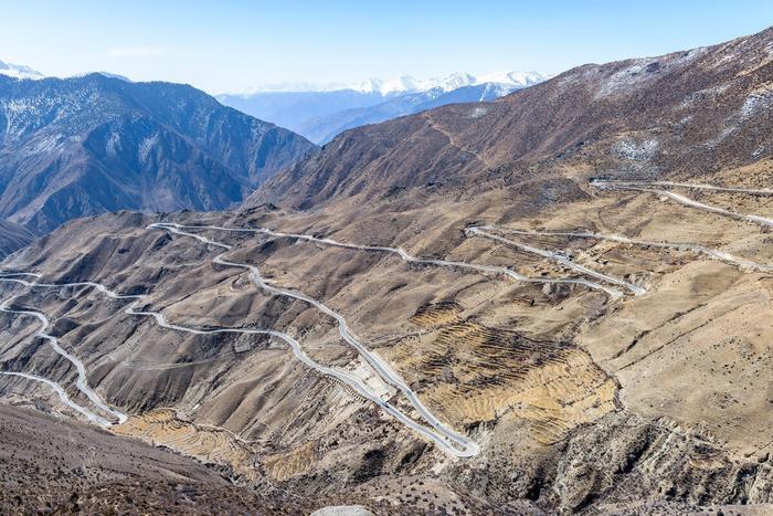中国盘山公路美如画，最多有600个弯道，让人惊叹不已 公路 盘山 弯道 新浪新闻
