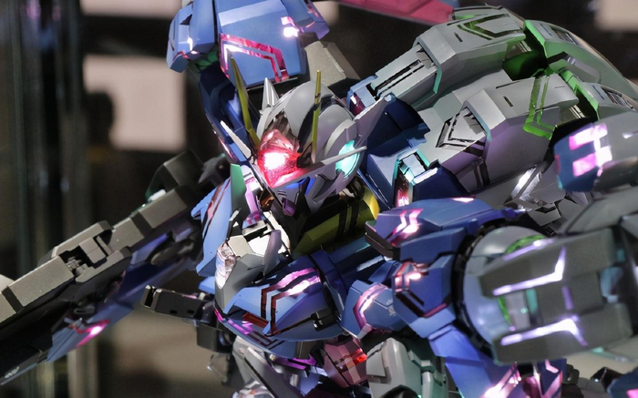 透明外甲喷涂？炫酷灯效00R高达模型改