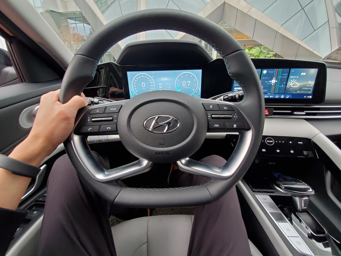 试驾第七代伊兰特：实测油耗4.8L，1.5L+CVT堪比混动