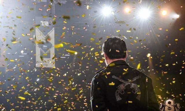 英雄联盟：Uzi入驻RNG名人堂,英雄落幕但精神永在