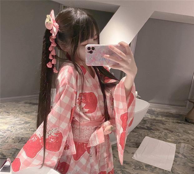 蔡萝莉再遇颜值危机 晒露脸照却遭吐槽 网友：都快秃顶了