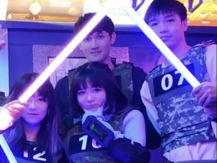 LPL“最美女友”出现,长相可爱身材爆表,Karsa也太幸福了