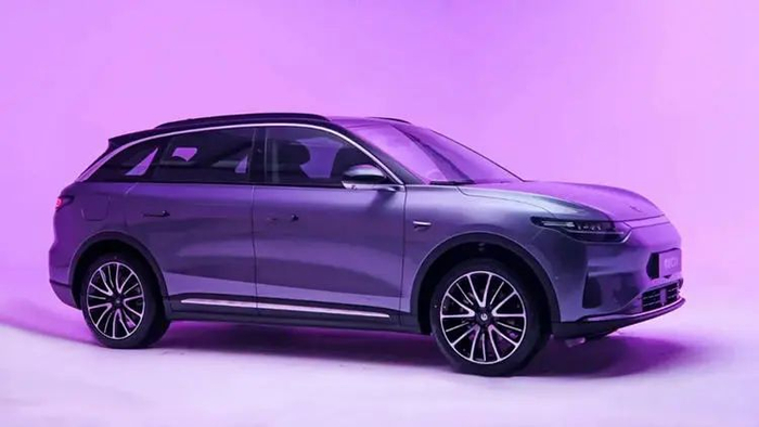 续航600km+自研“凌芯01”！零跑首款高端SUV C11即将预售