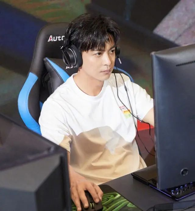 爱情公寓张益达突袭骚男：最喜欢Uzi和Theshy！