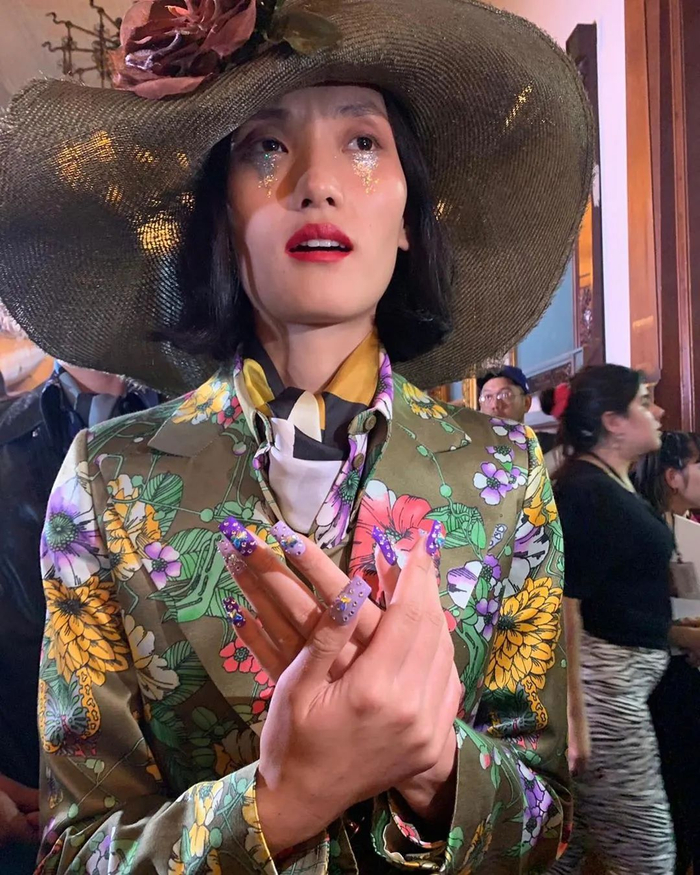 彩虹屁| 贝拉、Kaia、小马哥的“御用美甲师”，原来长这样！