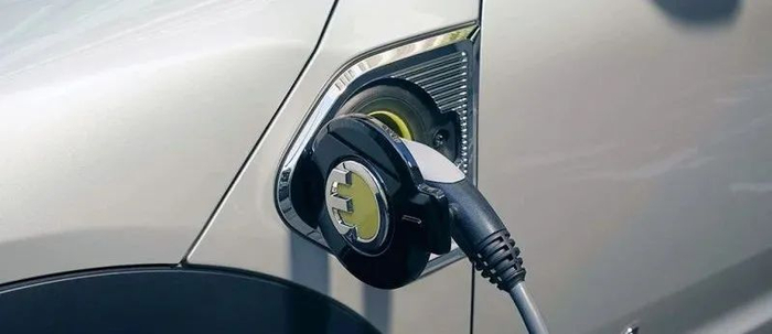 305马力+8AT+四驱，这台贼帅的SUV，姑娘见了都说好！