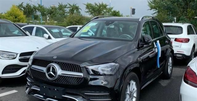 奔驰新款GLE怎么样,空气悬架可提到60mm,9AT配智能四驱不输X5