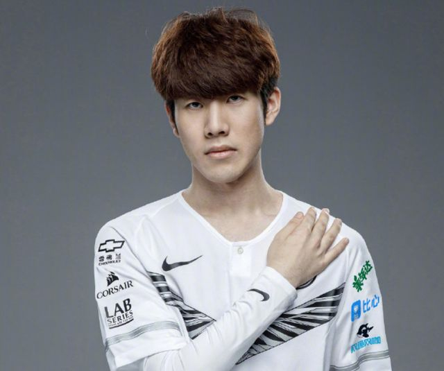 Theshy回应退役问题：明年想手术不知道打不打,肯定留在LPL