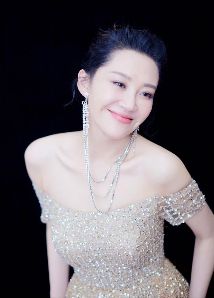 至今未婚的10位内地大龄女星,各有各的苦衷,最大52岁,最小37岁