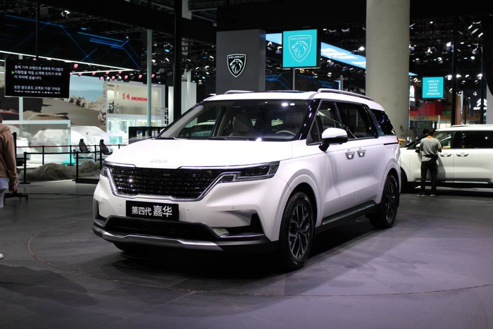 盘点成都车展：起亚第四代嘉华预售，28.89万起剑指别克GL8赛那