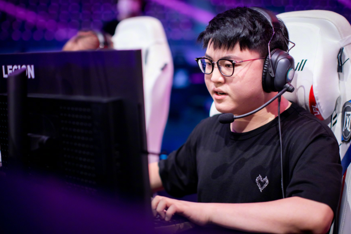 Uzi再次拿到5杀让大家直呼yyds，赛后采访却让人心酸