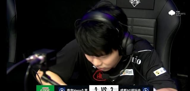 AG3-2险胜Hero,保留了晋级希望,猫神辅助太拉胯,久诚实在带不动