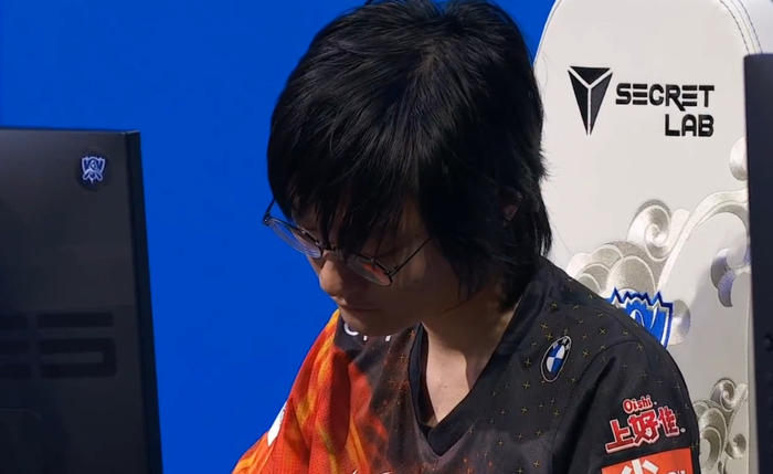 遭DK血虐小天手抖扔鼠标！打4397输出被喷上热搜，喜提广长外号