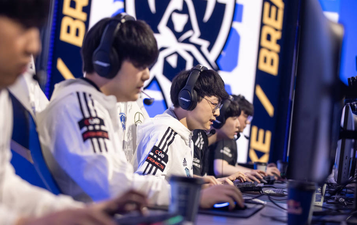 外网热议GEN击败LNG：LCK的四个中单真的是太可靠了