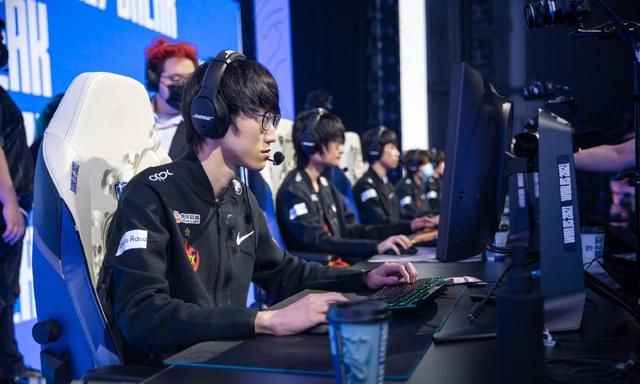 「S11红黑榜」北美之光C9复刻晋级神迹,FPX出局原因在于这三点